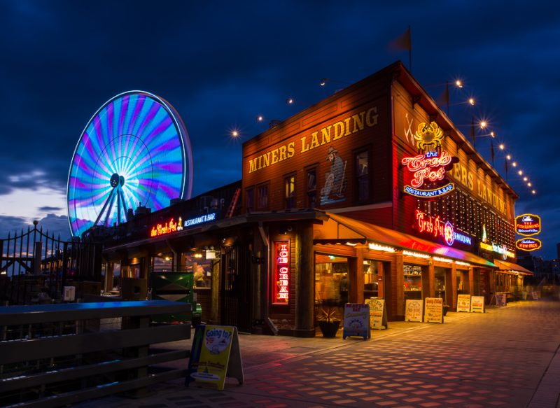 Seattle photographer travel blog - Seattle pier Miner's Landing and ...